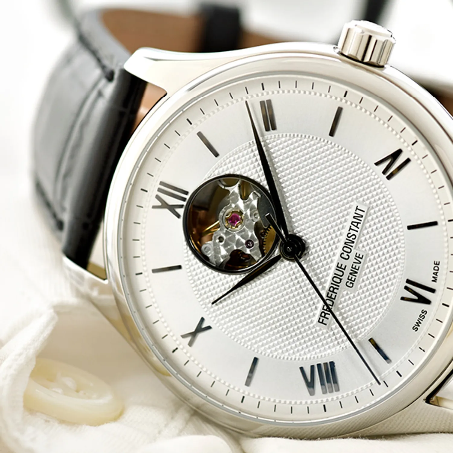 Montre Frederique Constant Classics Heart Beat Automatic | Bijouterie ...